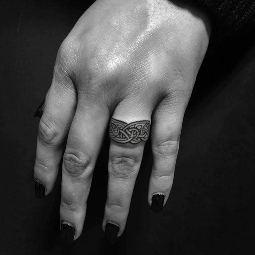 Celtic knot wedding ring tattoo – IMAGELLA